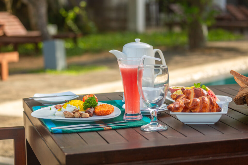 Dining - Roman Beach